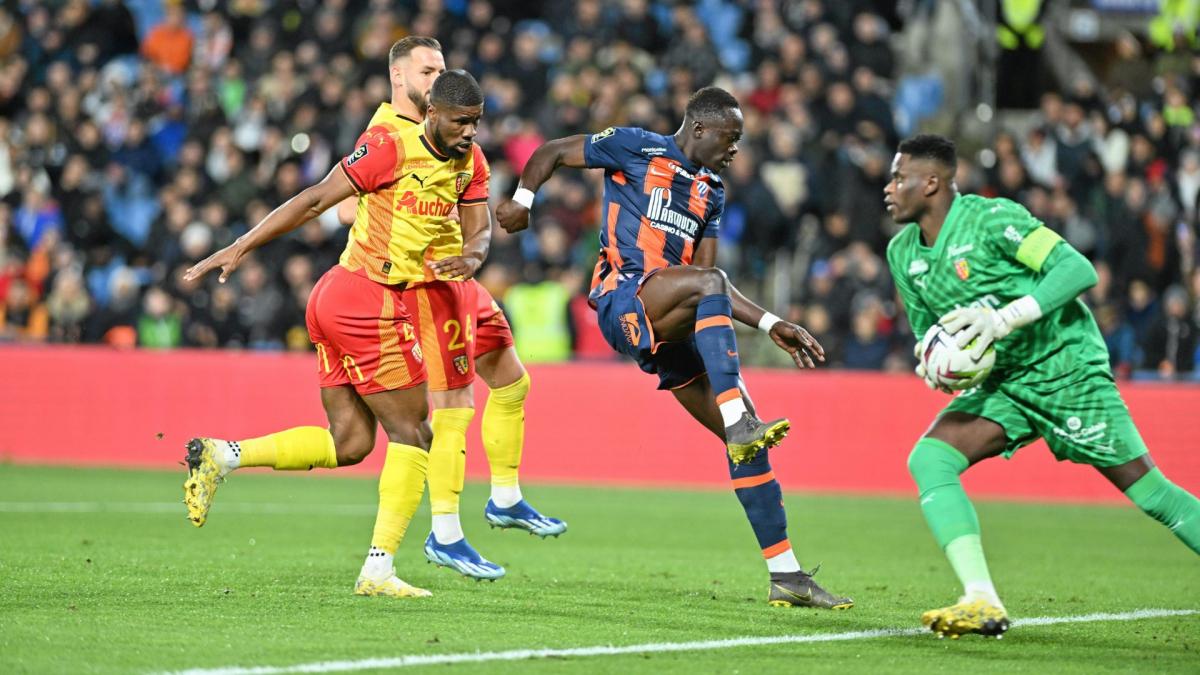 Akor Adams impulsa la vanguardia del Sevilla