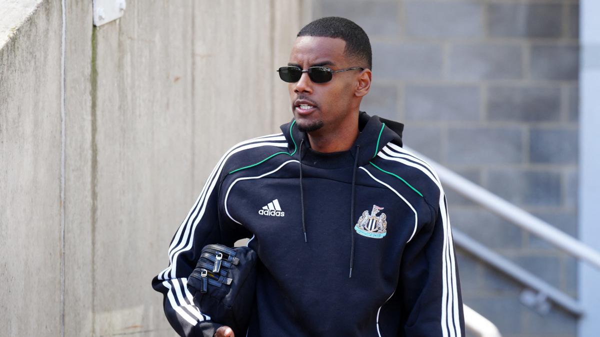 Alexander Isak alude a su marcha del Newcastle United