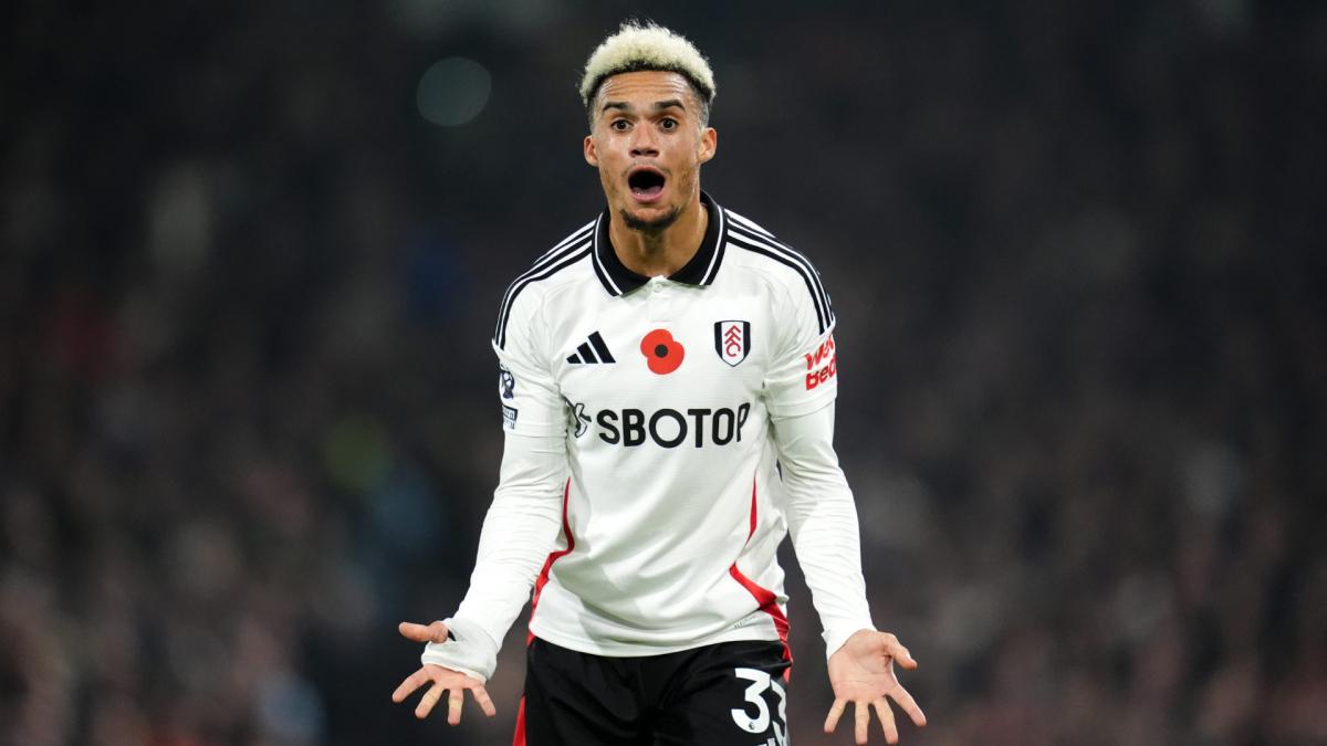 Primeros movimientos por Antonee Robinson