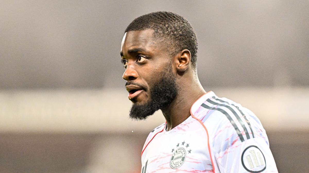 Dayot Upamecano estira la cuerda