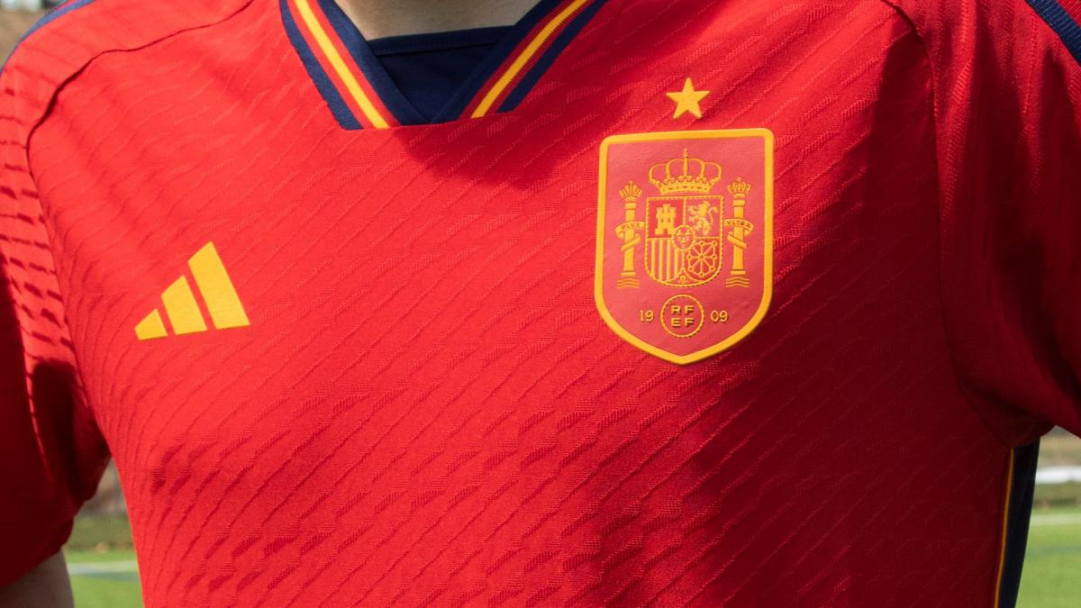 ¡Las nuevas camisetas de España para el Mundial, al descubierto!