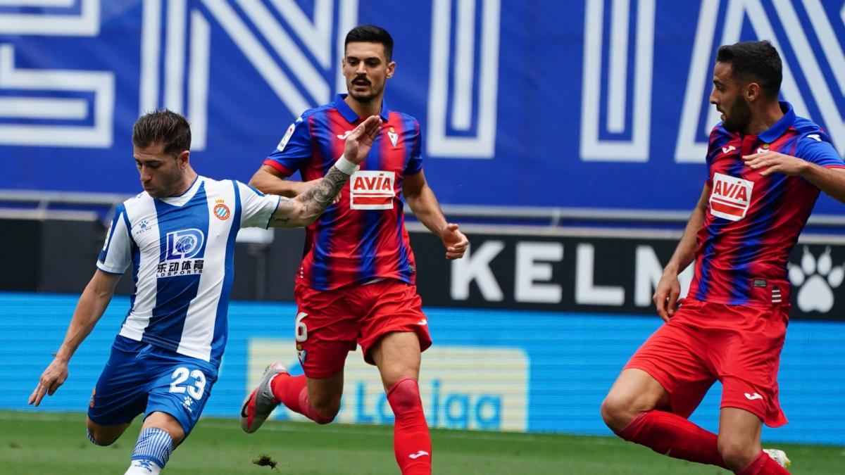 Adri Embarba, a un paso del Almería