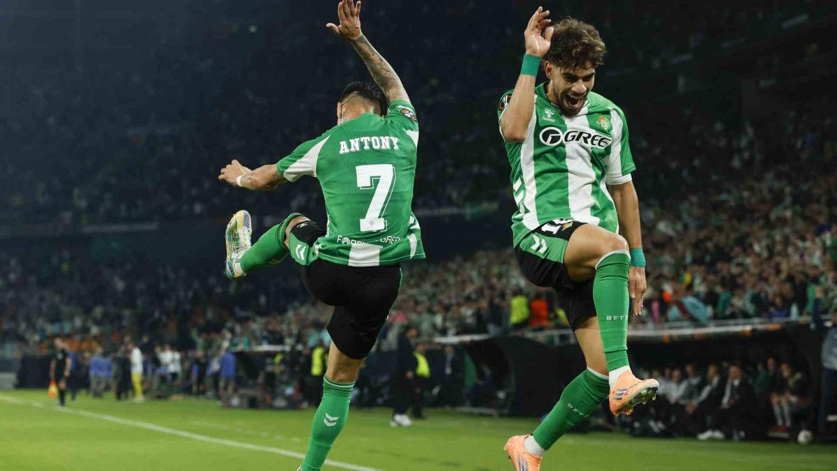 El Real Betis se frota las manos con Abde