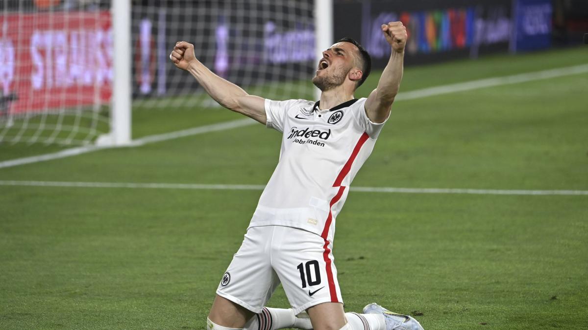 Filip Kostic recala en la Juventus