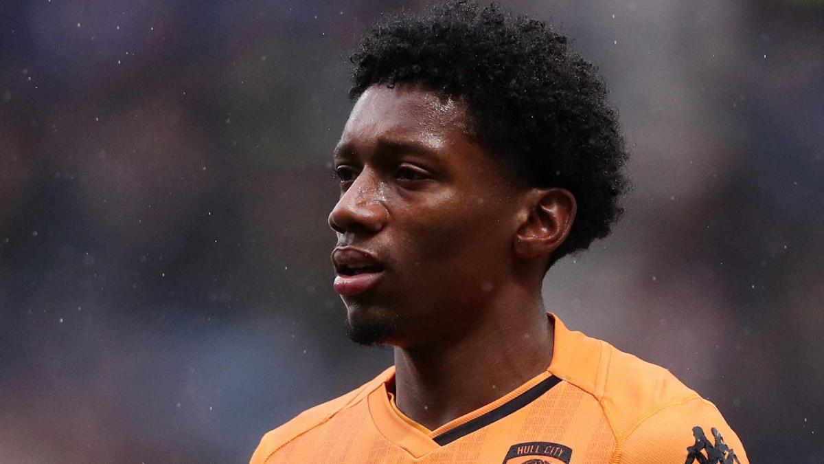 Jaden Philogene se aleja del FC Barcelona