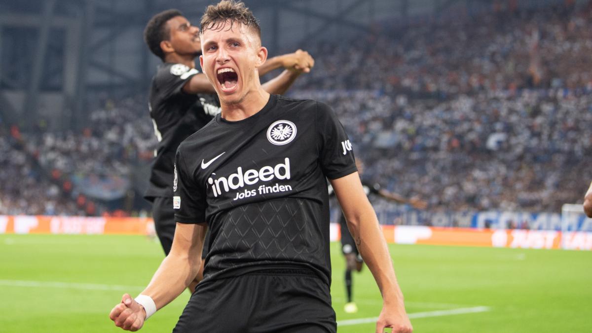 AC Milan intensifies pursuit of Jesper Lindström: Latest transfer news ...