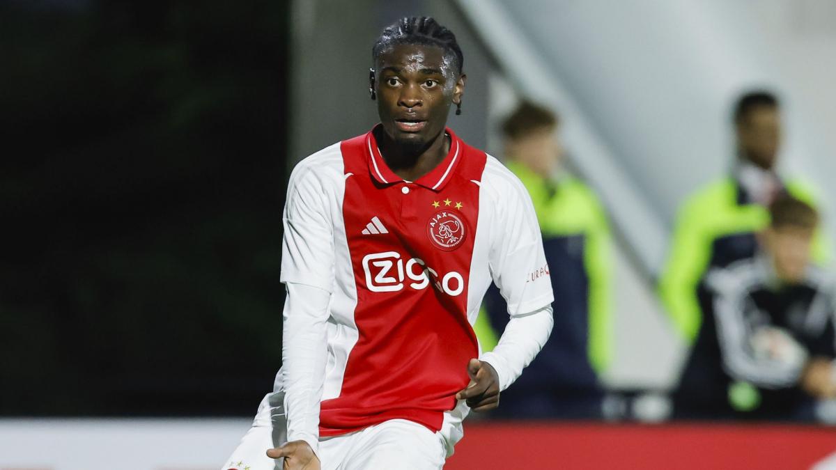 Jorthy Mokio desata una batalla a 3 bandas en la Premier League