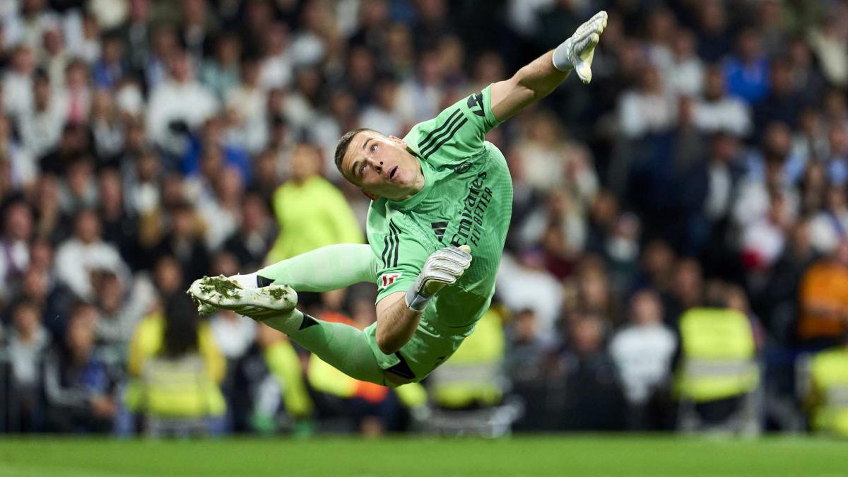 Italia tiende su mano a Andriy Lunin