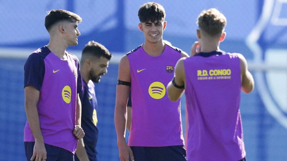 Marc Bernal renueva con el FC Barcelona