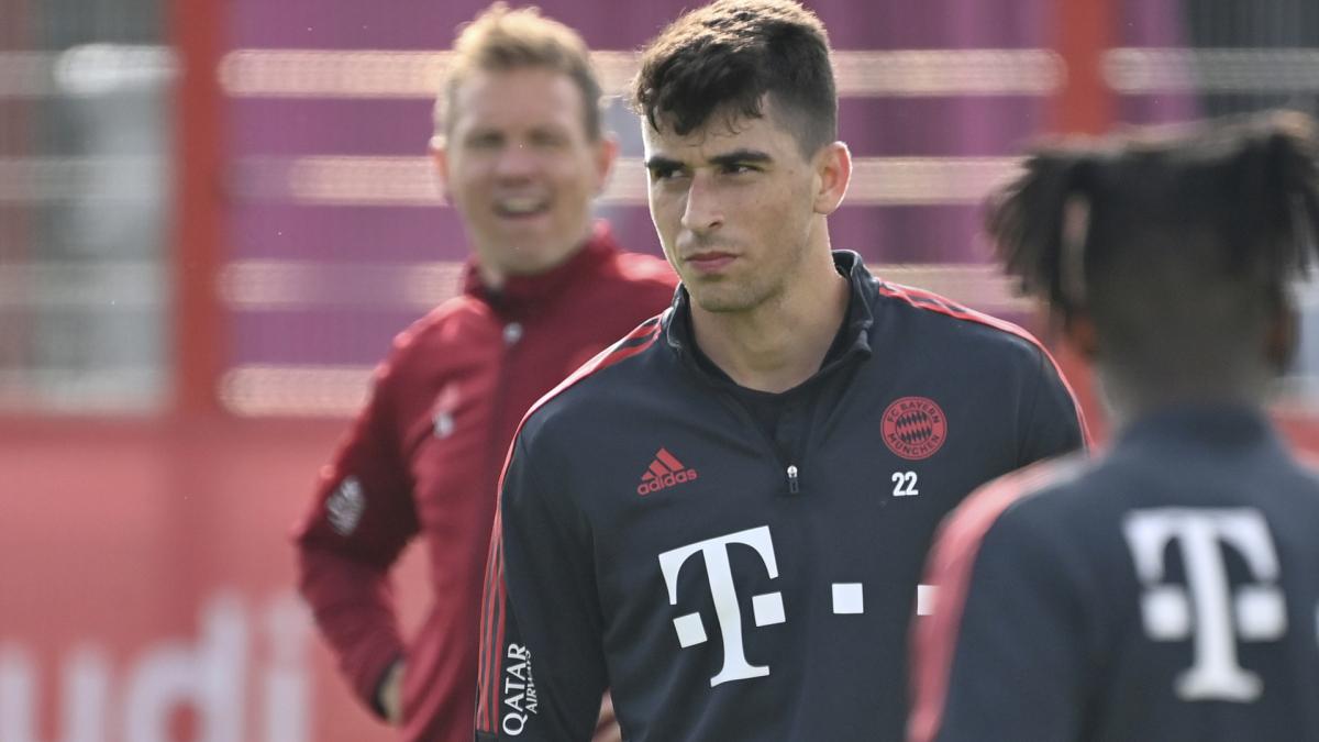 Marc Roca alude a su futuro y al de Lewandowski