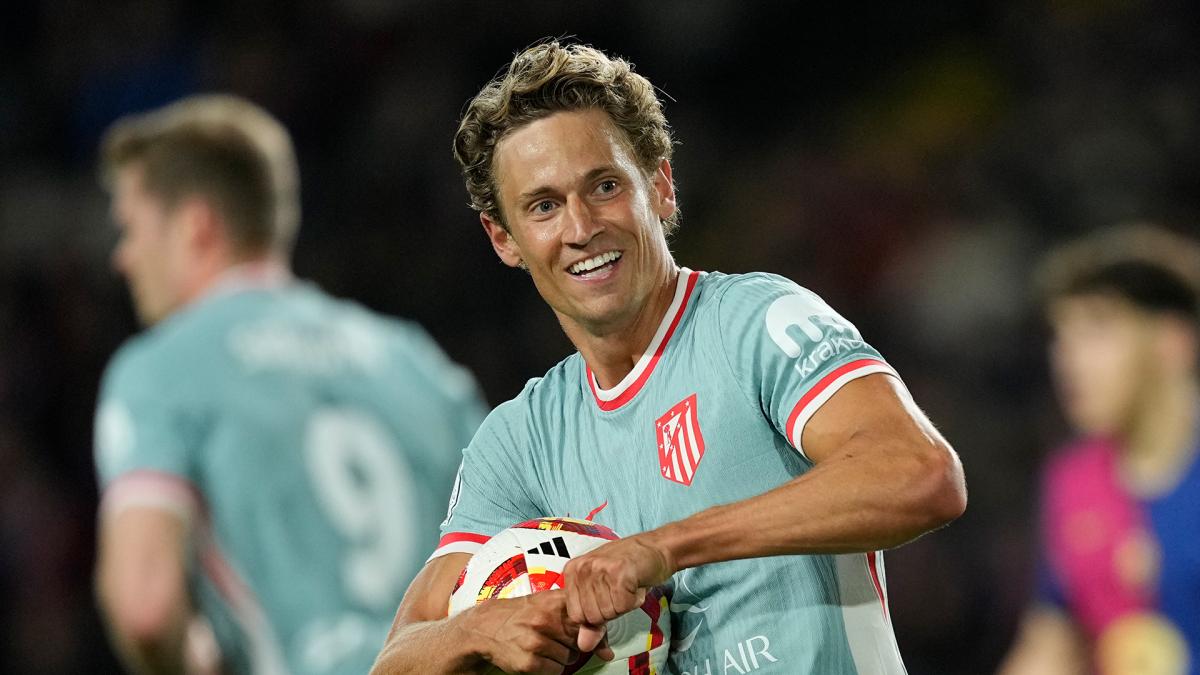 Marcos Llorente, directo sobre Álex Baena