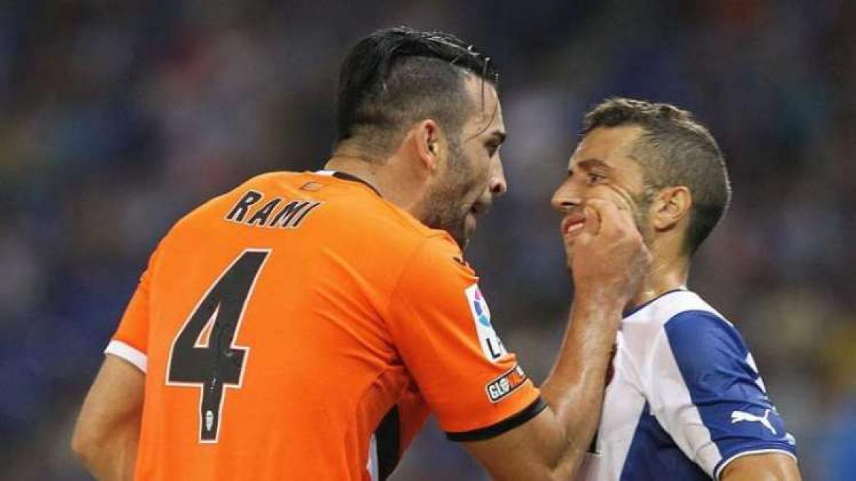 El Valencia ultima la salida de Adil Rami