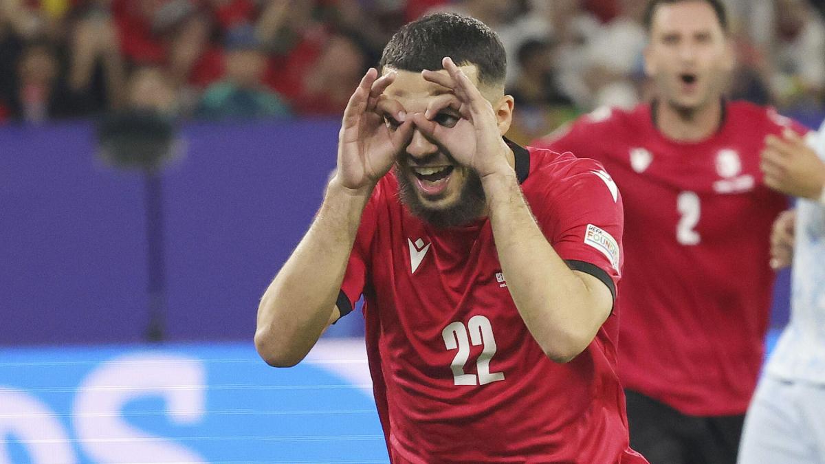 El Olympique de Lyon invierte 20 millones en un goleador