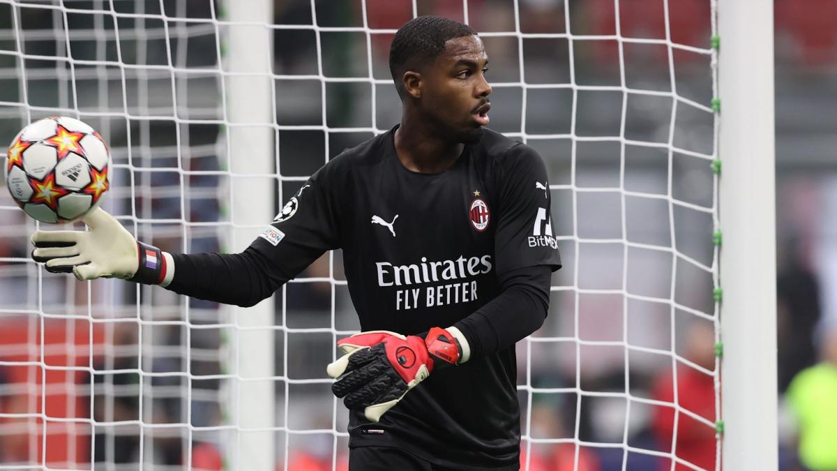 Ac Milan Mike Maignan Vuelve A La Acción
