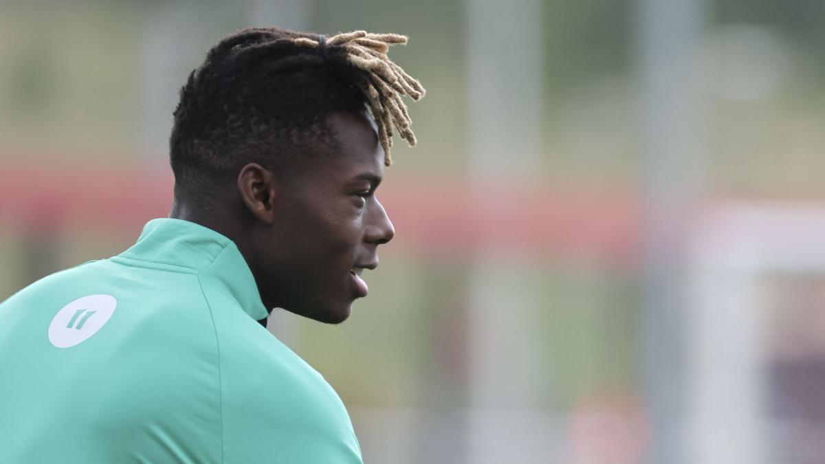 Nico Williams supera a Luis Díaz