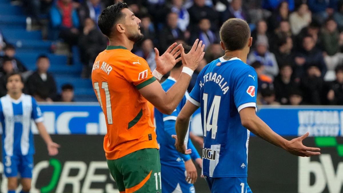 Rafa Mir apuntala la vanguardia del Elche