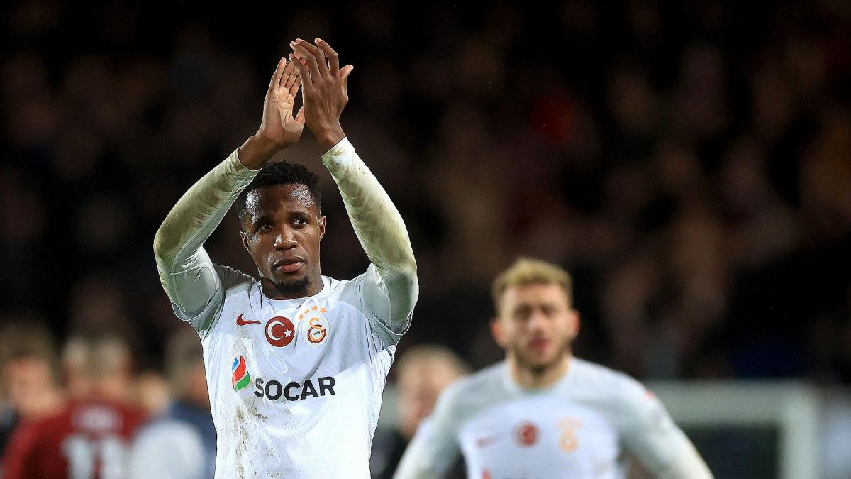 Wilfried Zaha llega al Olympique de Lyon